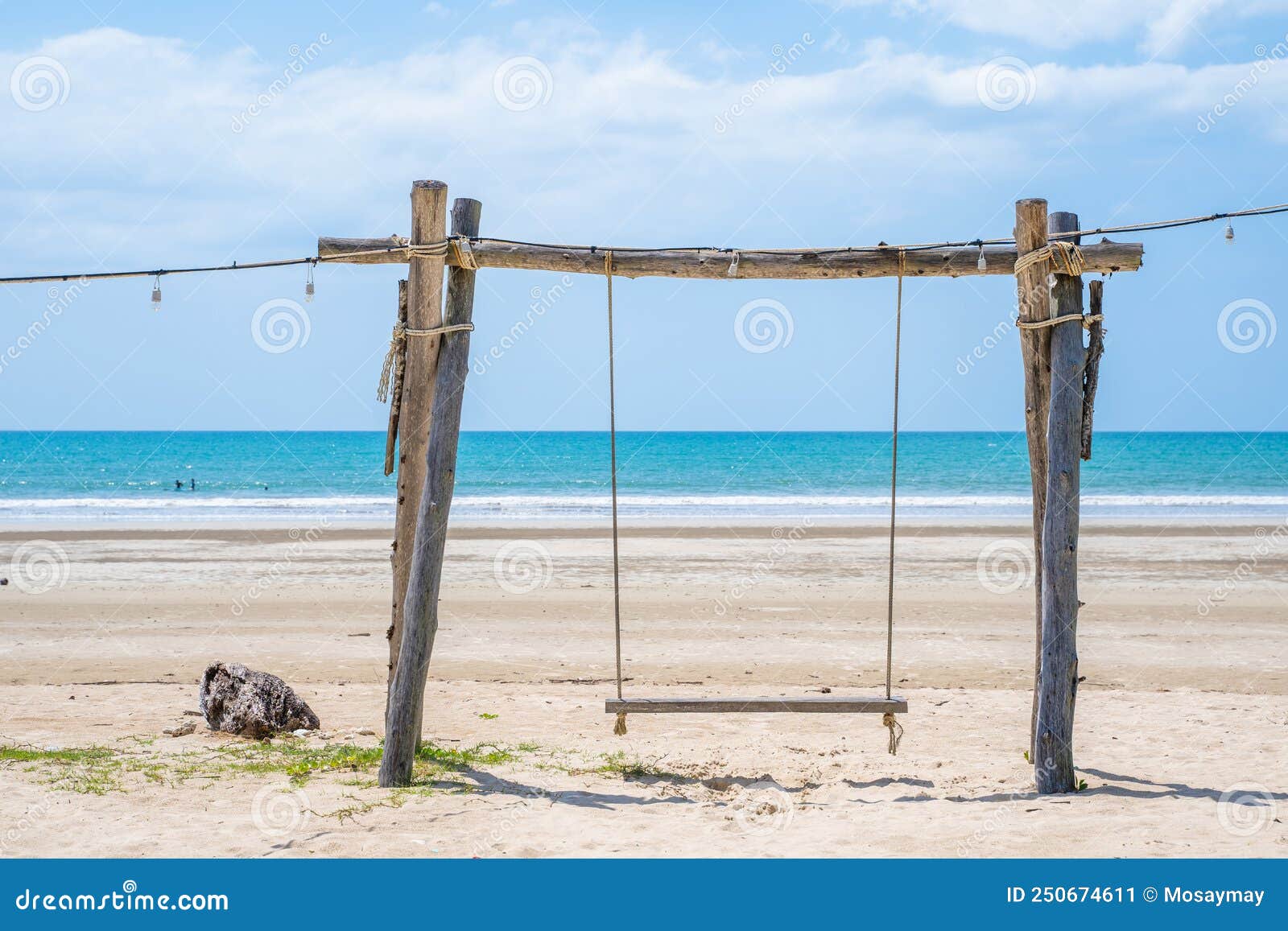 Columpios Caseros En La Playa Imagen de archivo - Imagen de playa ...