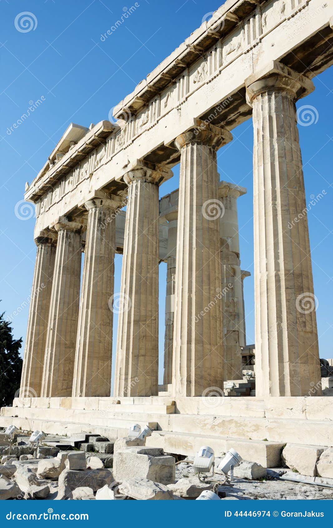 Colunas Do Partenon Em Atenas Foto de Stock - Imagem de iônico, ângulo: 44446974