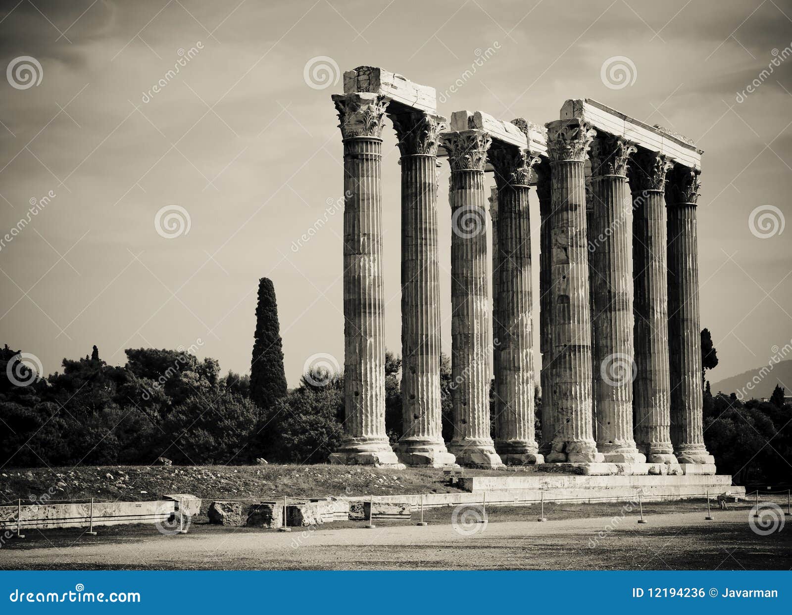 Colunas gregas foto de stock. Imagem de famoso, mediterrâneo - 12194236