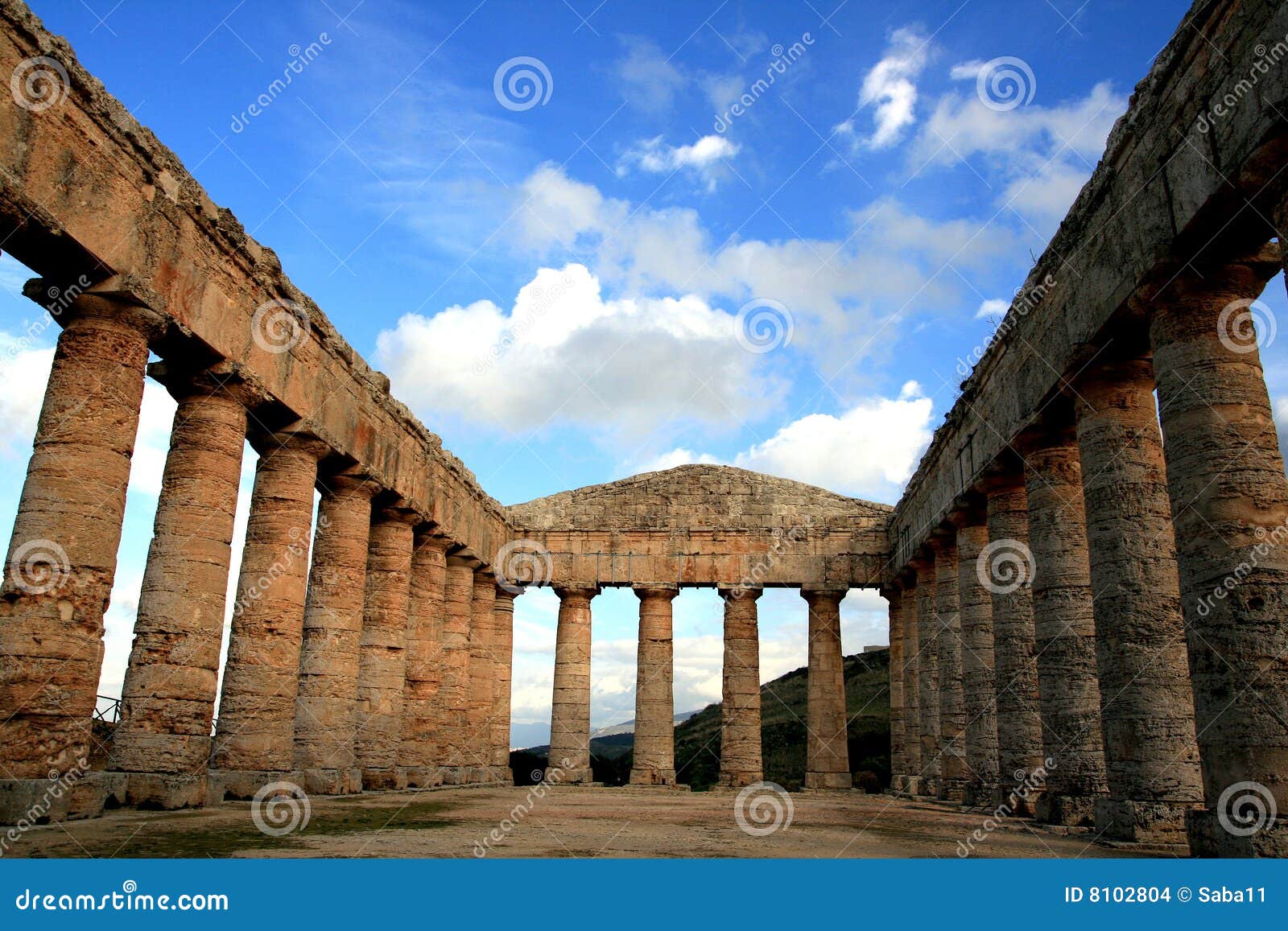 Colunas Gregas Do Templo, Sicília Foto de Stock - Imagem de grego ...