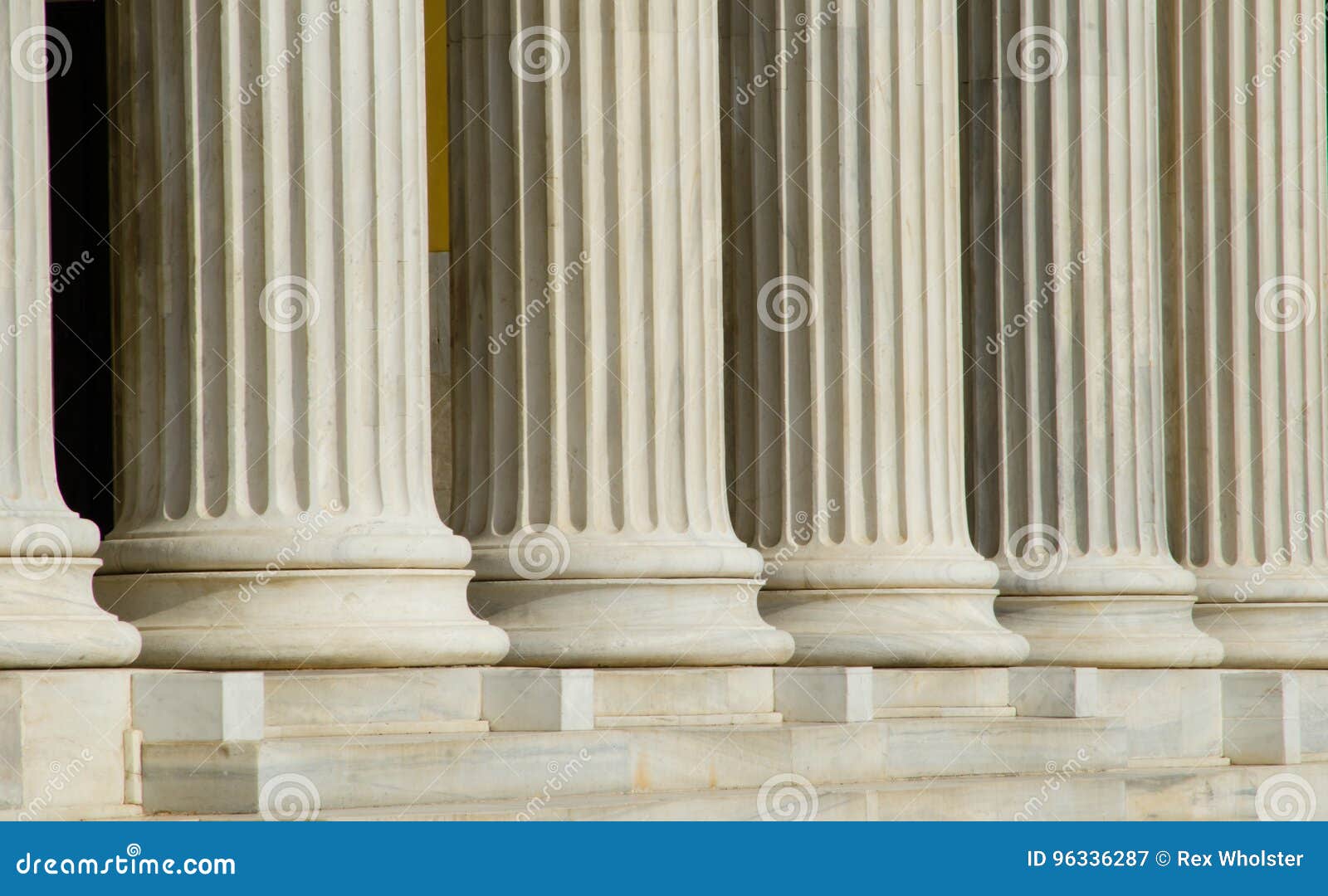 Colunas gregas em Atenas imagem de stock. Imagem de atenas - 96336287