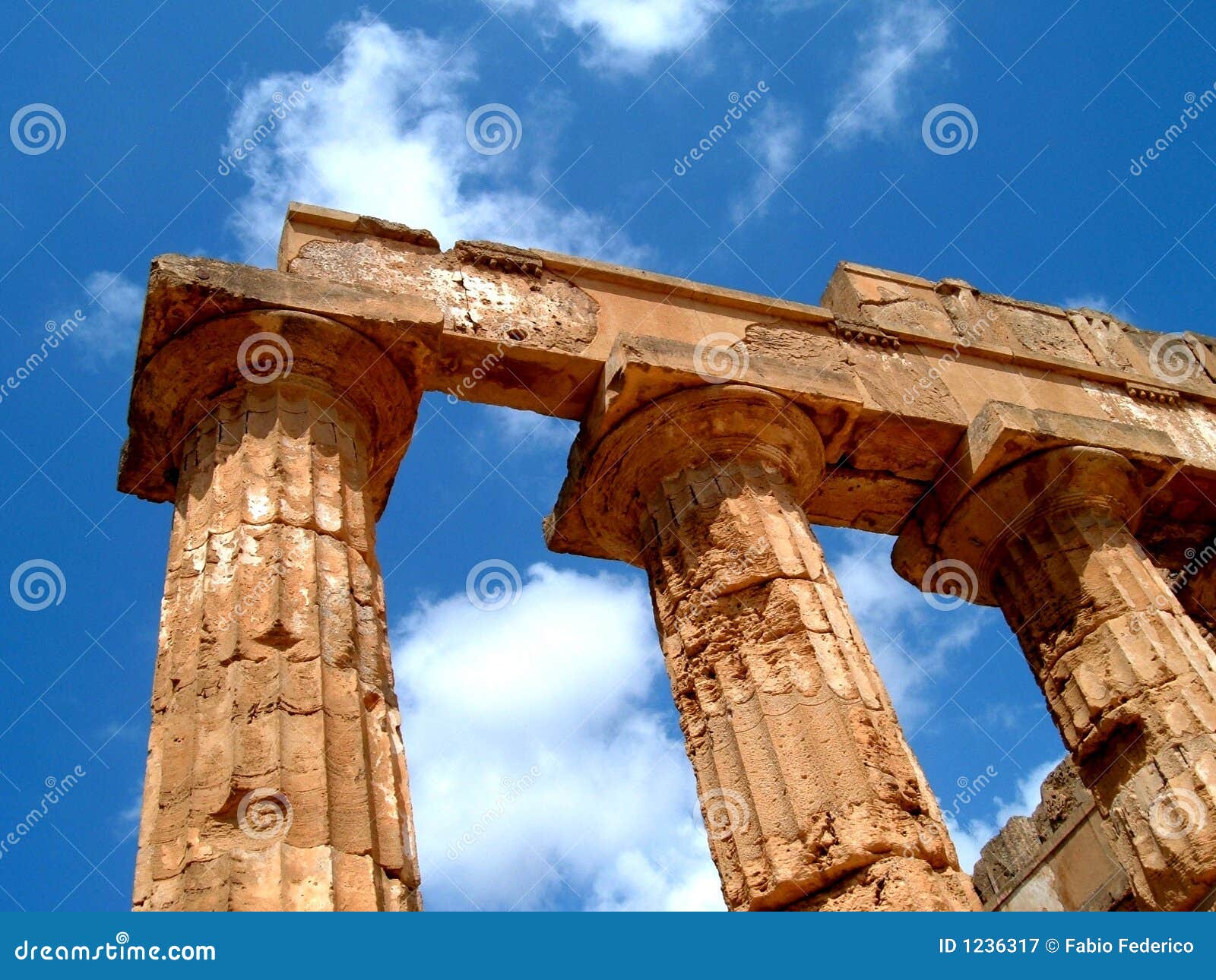 Colunas gregas em Sicília imagem de stock. Imagem de antiguidade - 1236317