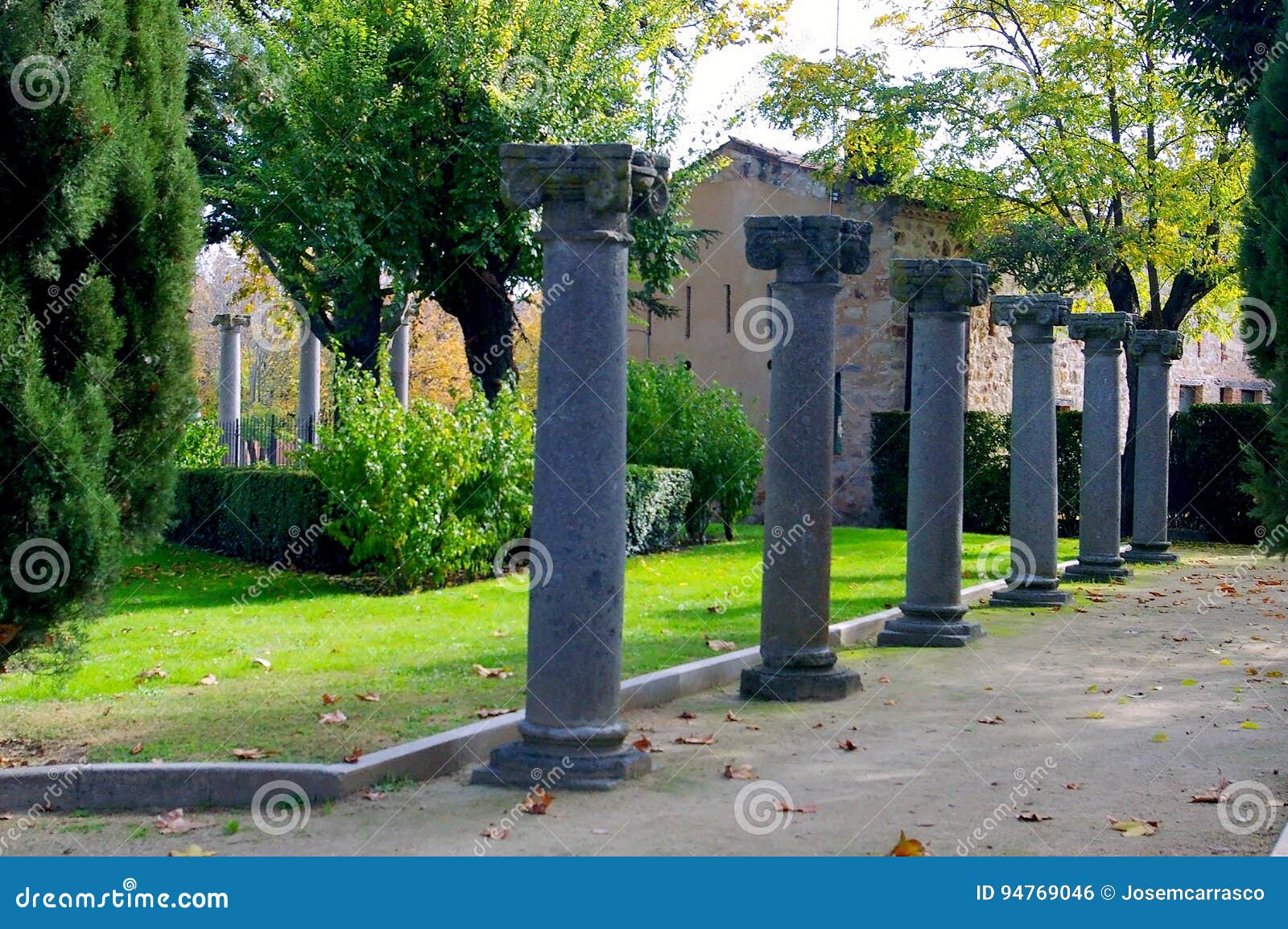 Colunas romanas em Zamora foto de stock. Imagem de pedra - 94769046