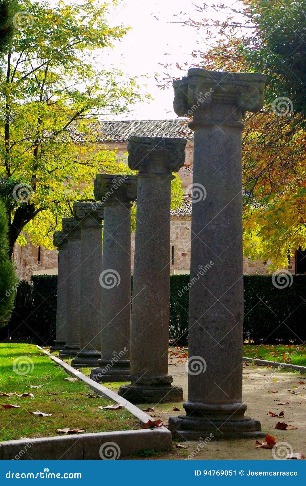 Colunas romanas em Zamora imagem de stock. Imagem de colunas - 94769051