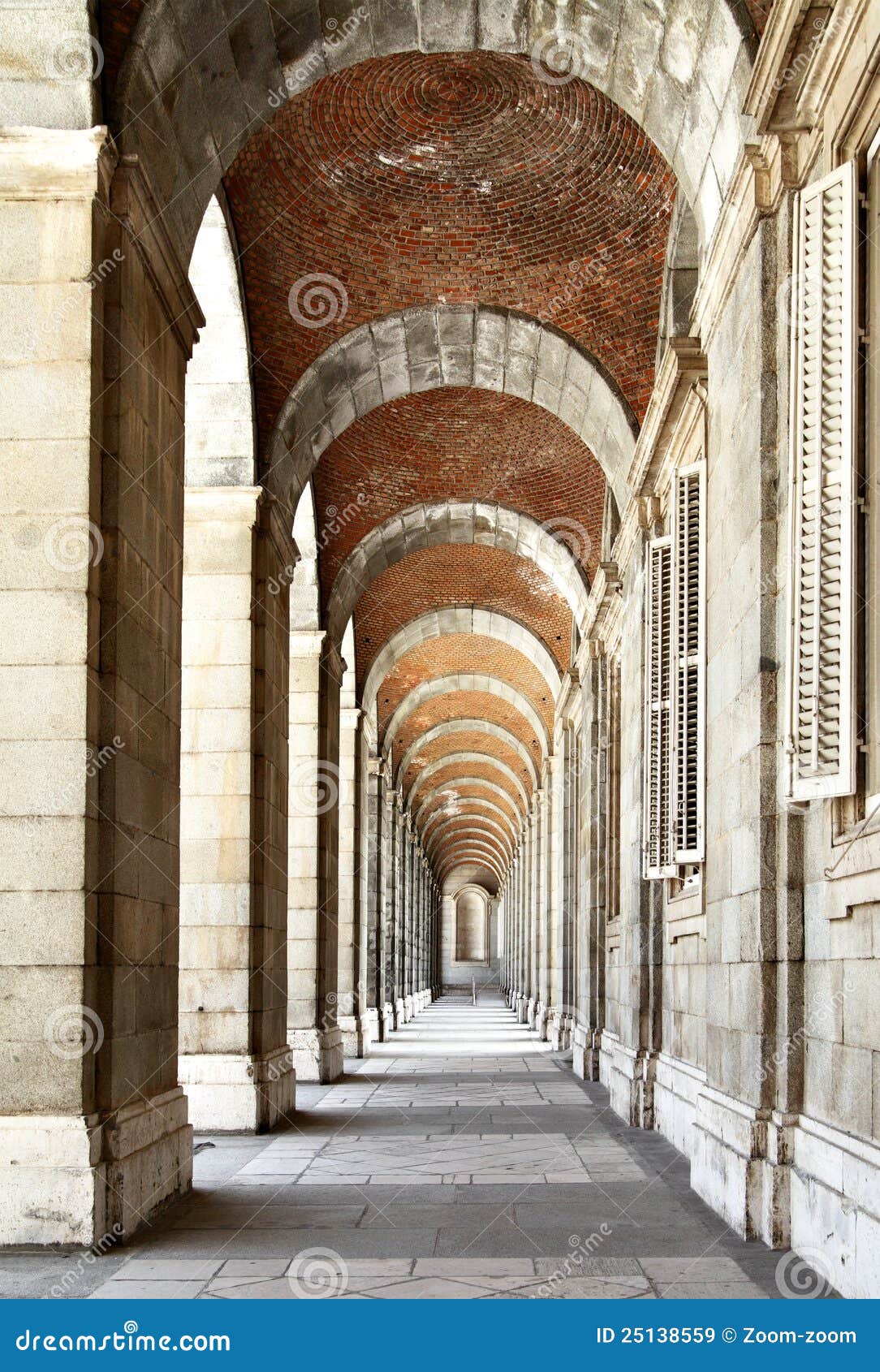 Colunata imagem de stock. Imagem de maneira, arco, velho - 25138559