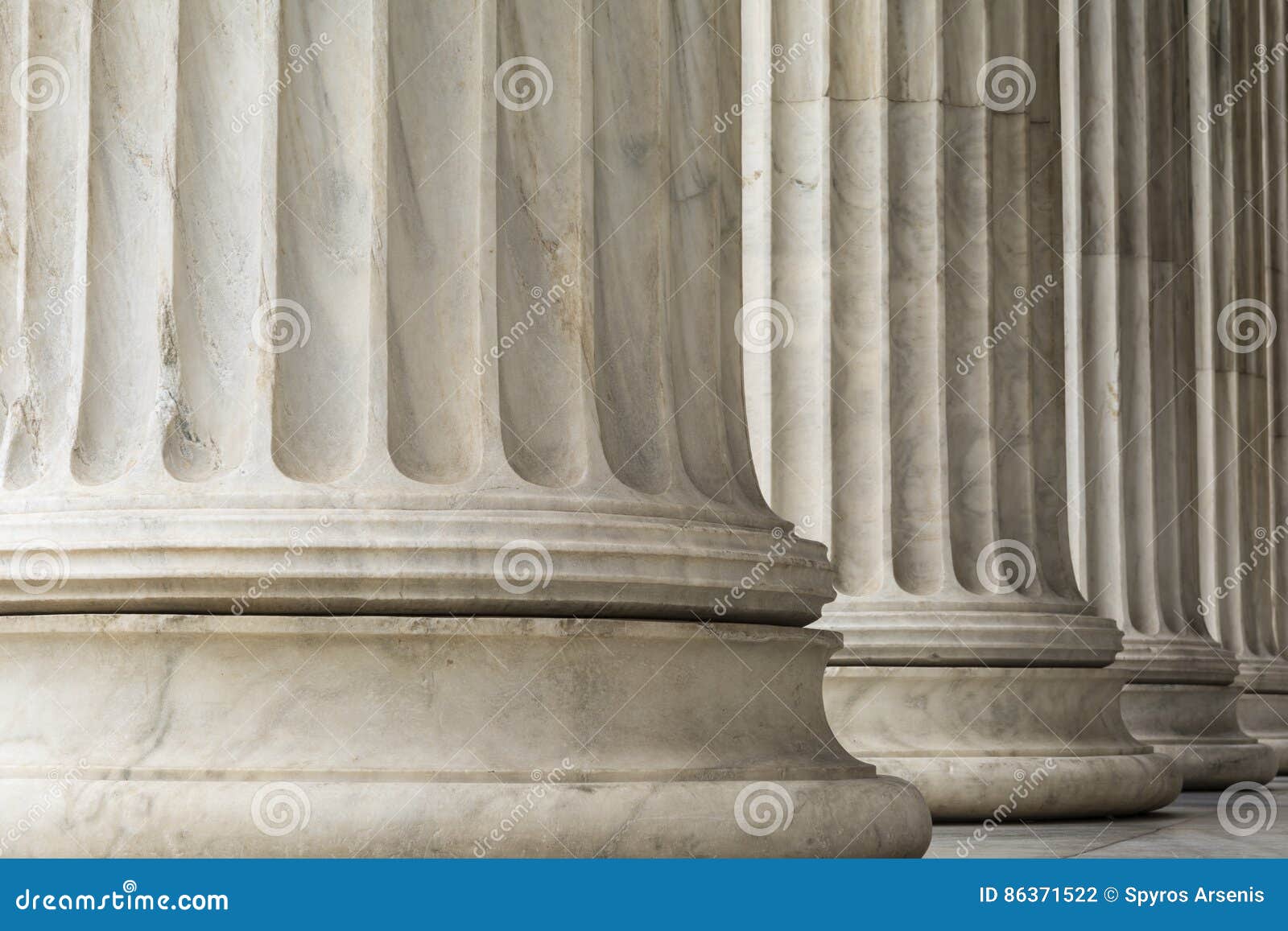 Colunata De Colunas Iônicas Da Ordem Foto de Stock - Imagem de fundo ...