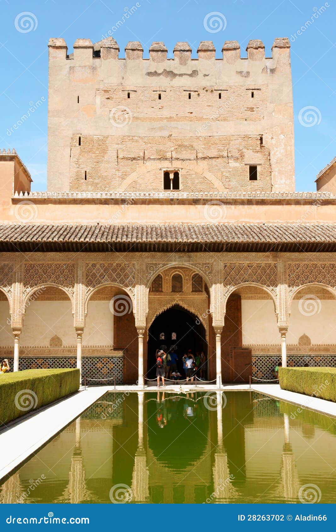 Comares Tower and Courtyard of the Myrtles Editorial Photography ...