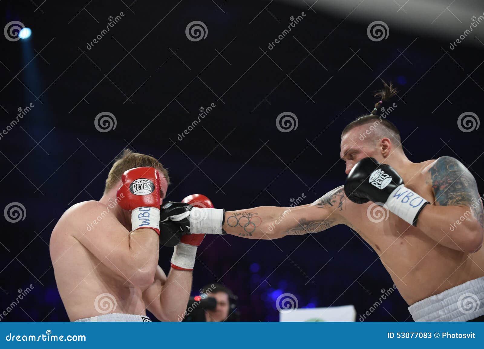 Combat De Boxe Pour Le Titre De Poids Mi-lourd Intercontinental De WBO ...