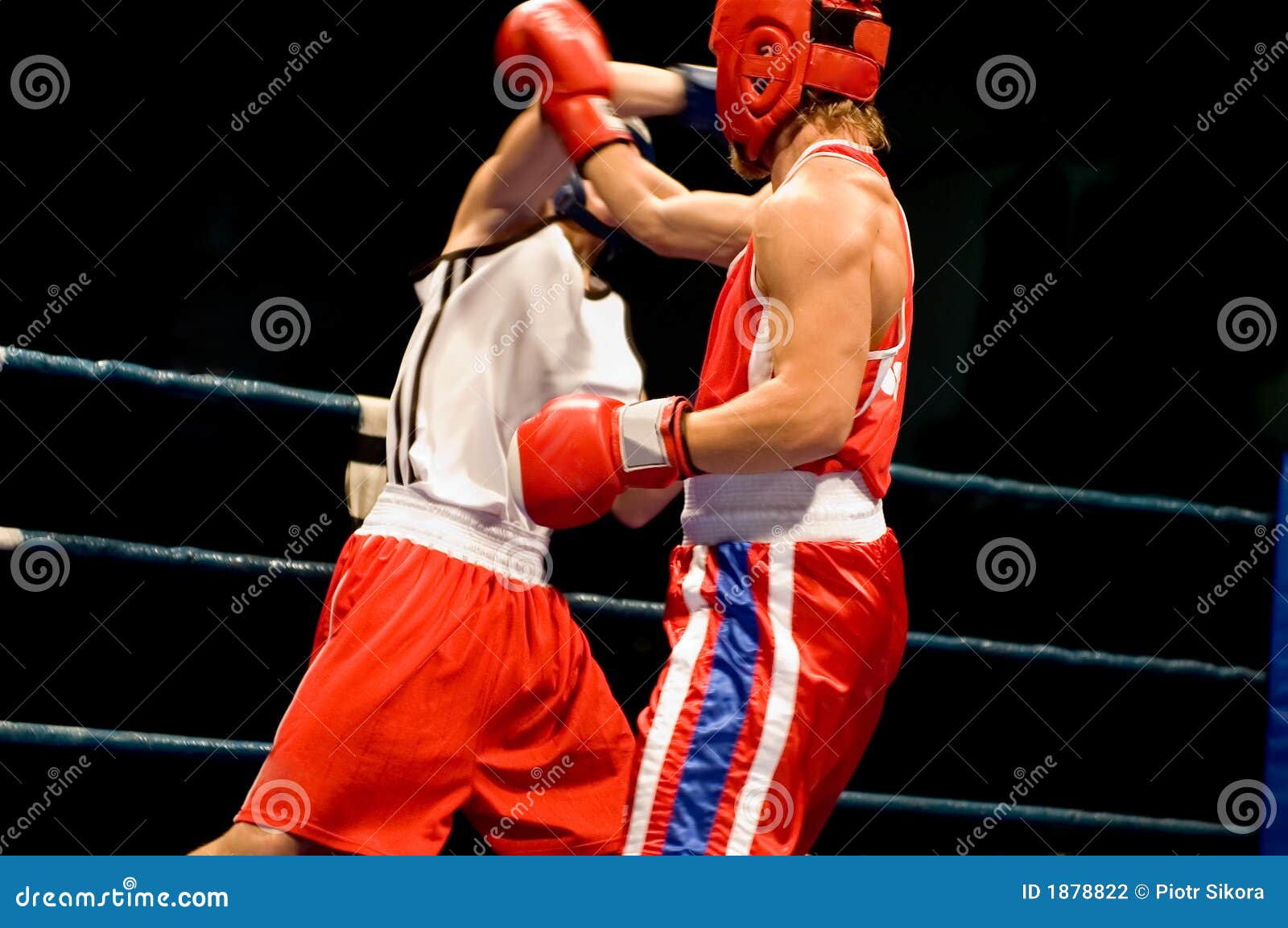 Combat dynamique de boxe photo stock. Image du allumette - 1878822