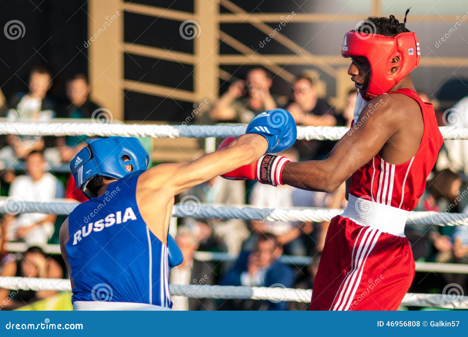 Combate de boxeo foto de archivo editorial. Imagen de mano - 46956808