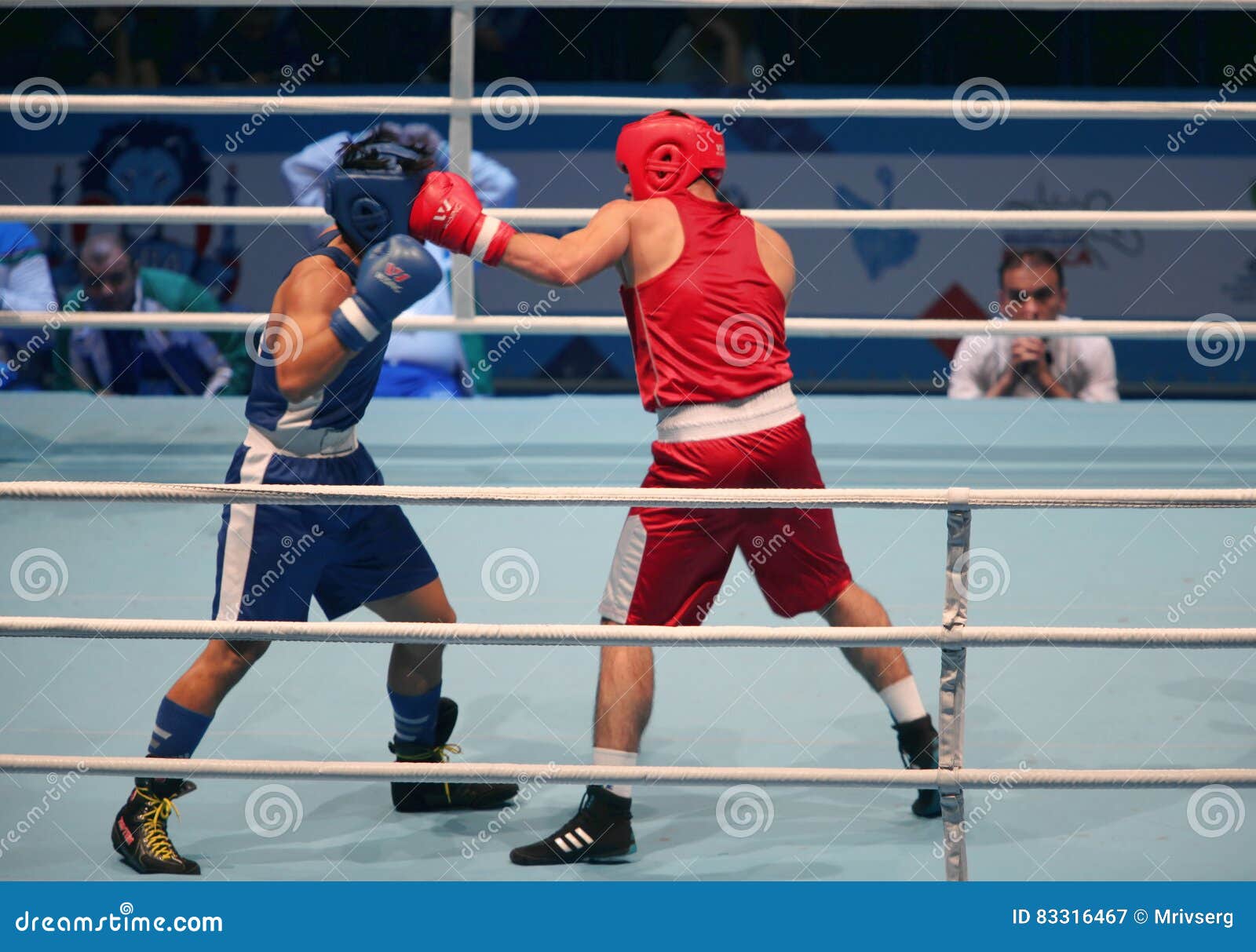 Combate de boxeo fotografía editorial. Imagen de muscular - 83316467