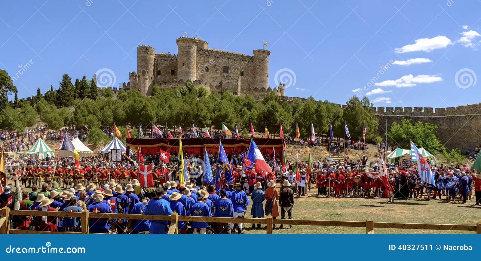 Combate medieval foto editorial. Imagen de edades, viejo - 40327511