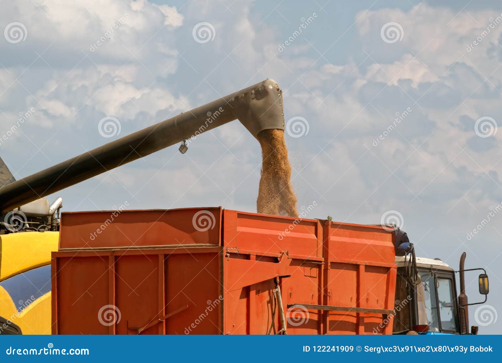 Combine Harvester Load Wheat in the Truck Stock Image - Image of ... Combine Harvester Load Wheat in the Truck Stock Image - Image of ...