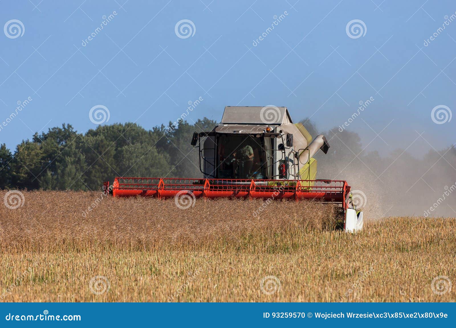 Combineren-maaimachine stock foto. Image of landman, tijd - 93259570