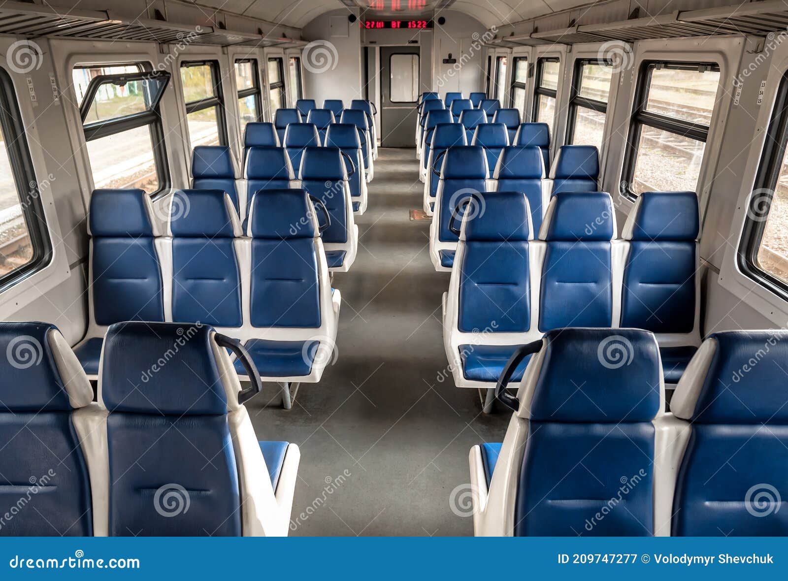 Comboio suburbano imagem de stock. Imagem de cadeira - 209747277
