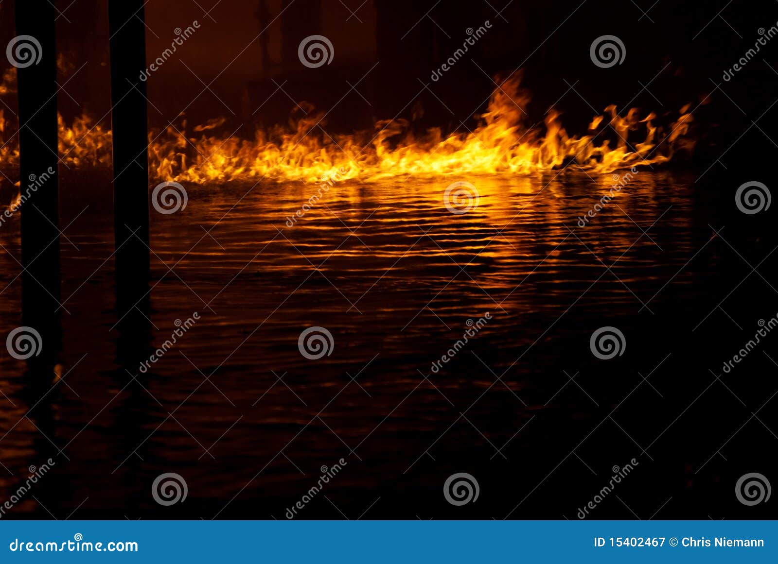 Combustible En El Burning Del Agua Imagen de archivo - Imagen de ...