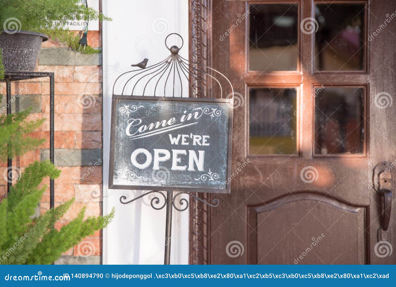 Open Signage Stock Photo | CartoonDealer.com #61020504