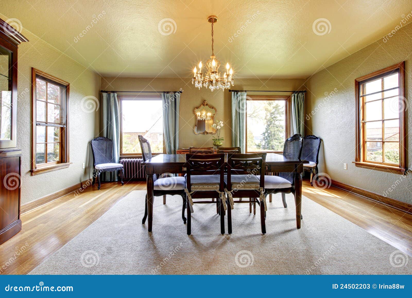 Comedor Elegante De Lujo Grande Imagen de archivo - Imagen de nuevo ...