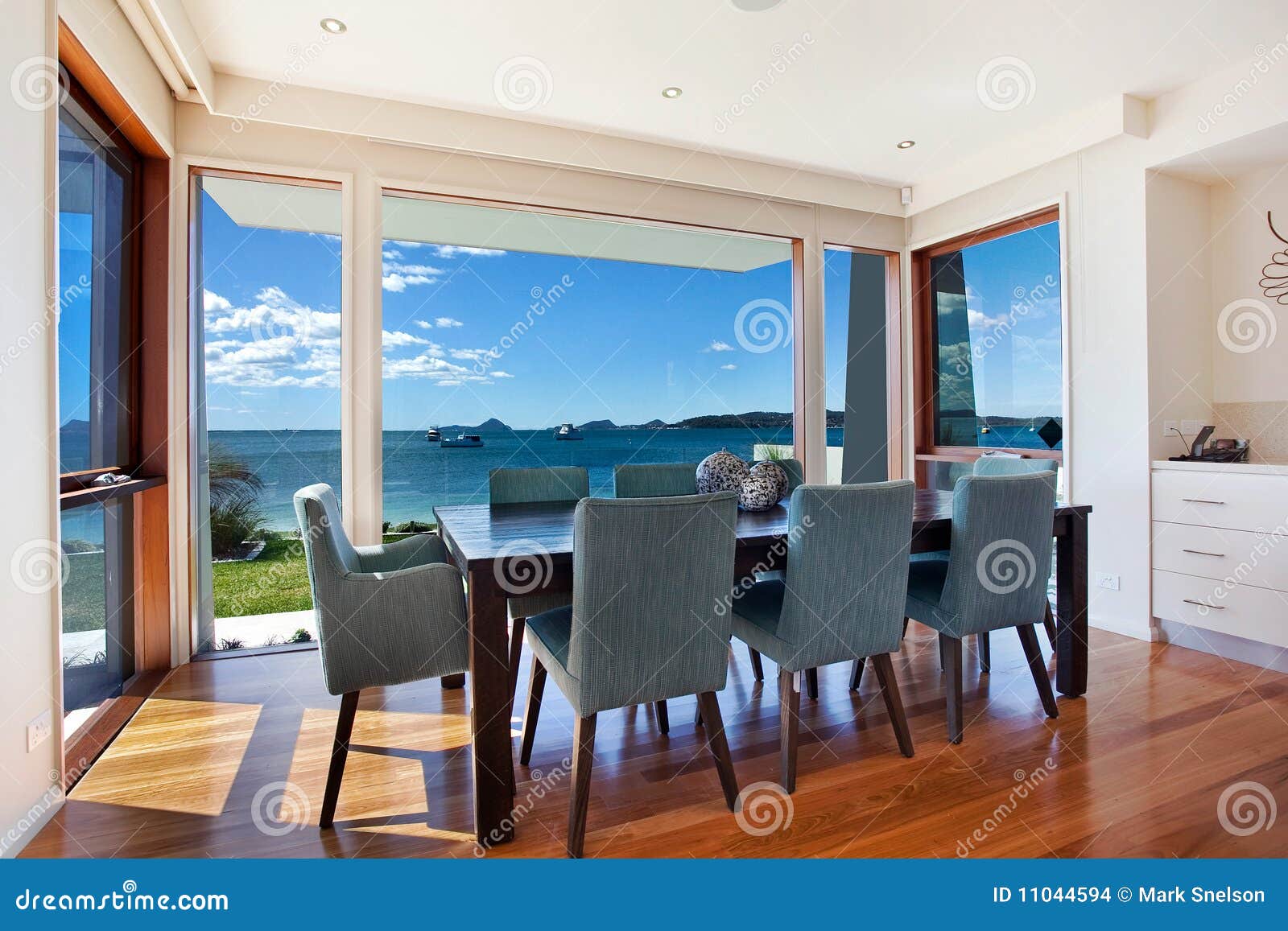 Comedor lujoso foto de archivo. Imagen de arreglado, comedor - 11044594