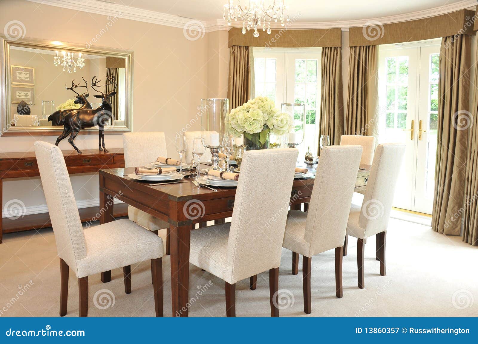 Comedor lujoso imagen de archivo. Imagen de lujoso, sitio - 13860357