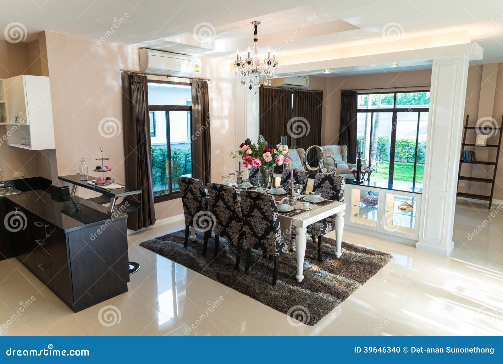 Comedor lujoso foto de archivo. Imagen de casa, suelo - 39646340