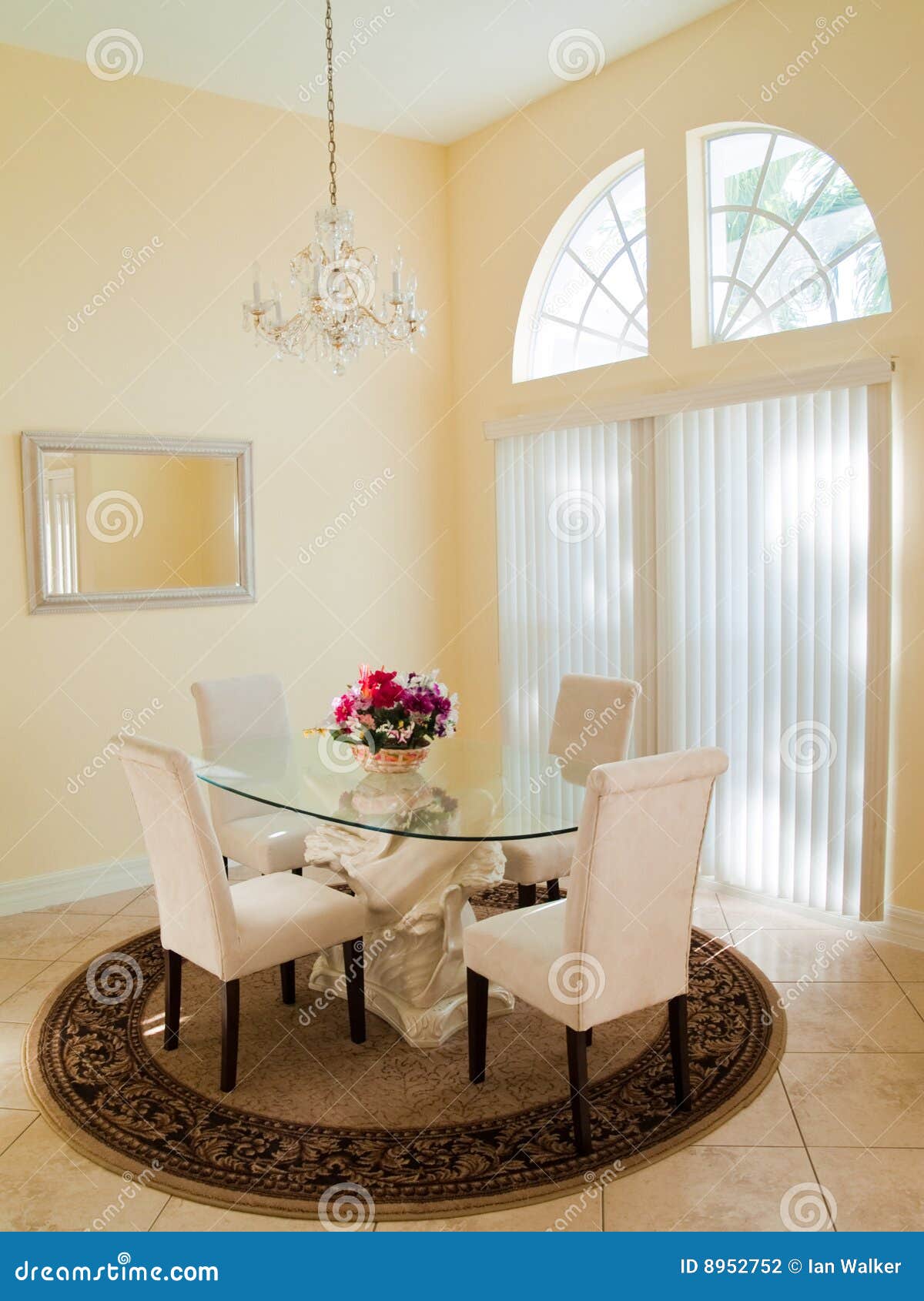 Comedor moderno foto de archivo. Imagen de crema, elegante - 8952752