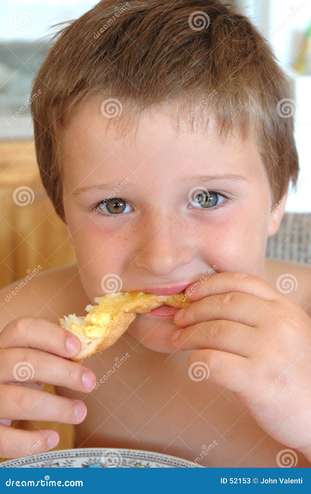Comendo o brinde imagem de stock. Imagem de alimento, meninos - 52153