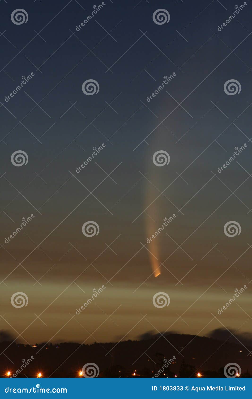 Comet McNaught at Sunset editorial stock photo. Image of mcnaught - 1803833