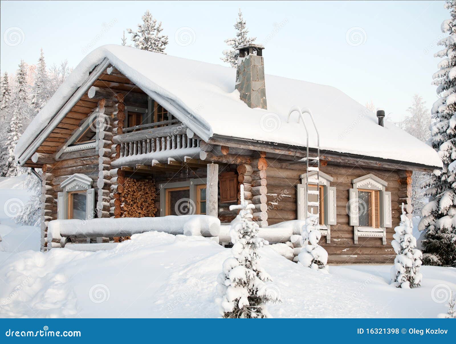 Comfortabel de winterhuis stock foto. Image of finland - 16321398