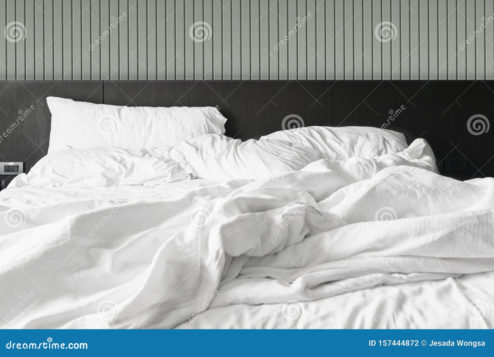 Comfortable Bedroom,messy Bedding Sheets and Duvet with Wrinkle Messy ...