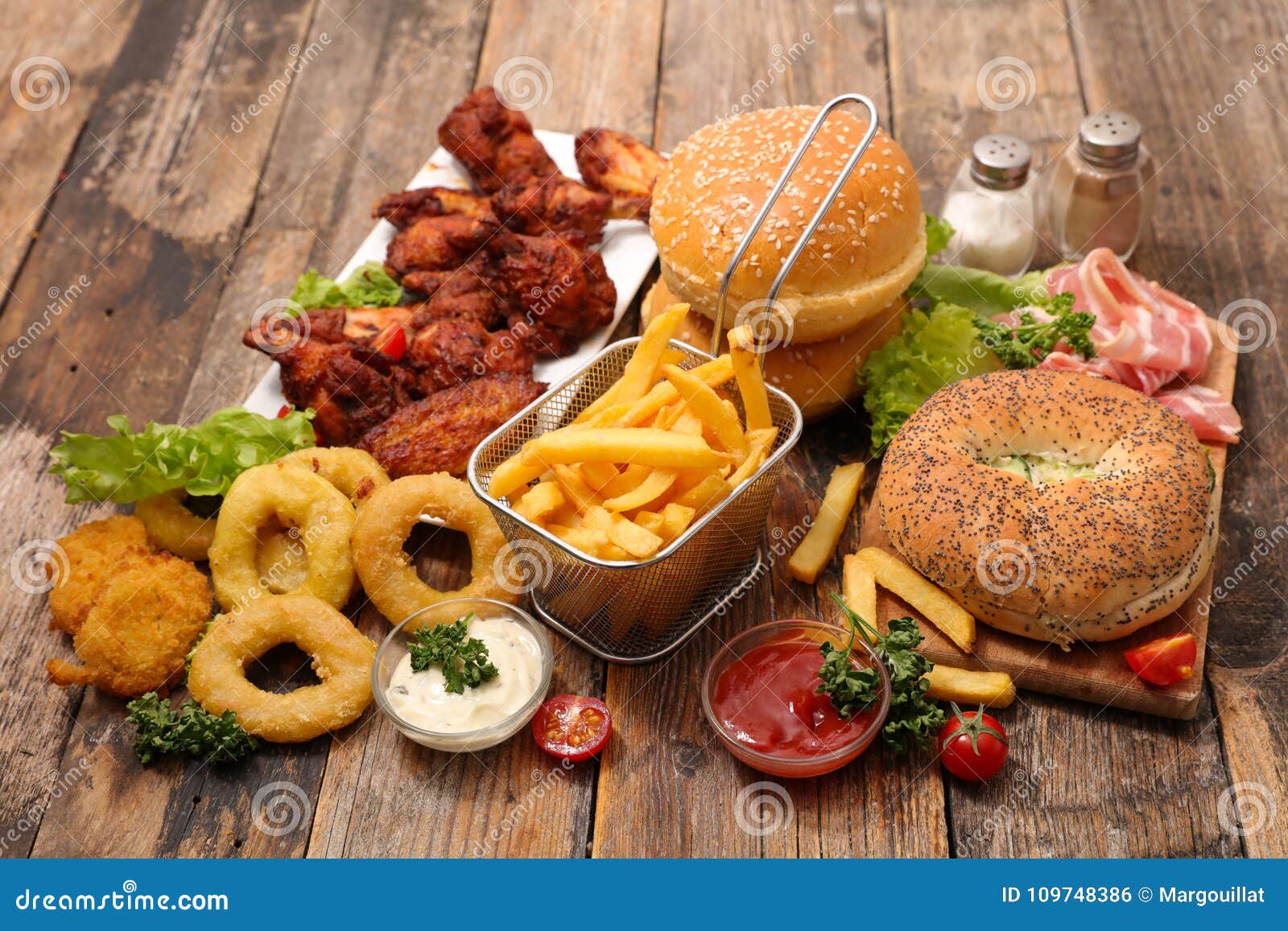 Comida Americana Clasificada Foto de archivo - Imagen de madera ...