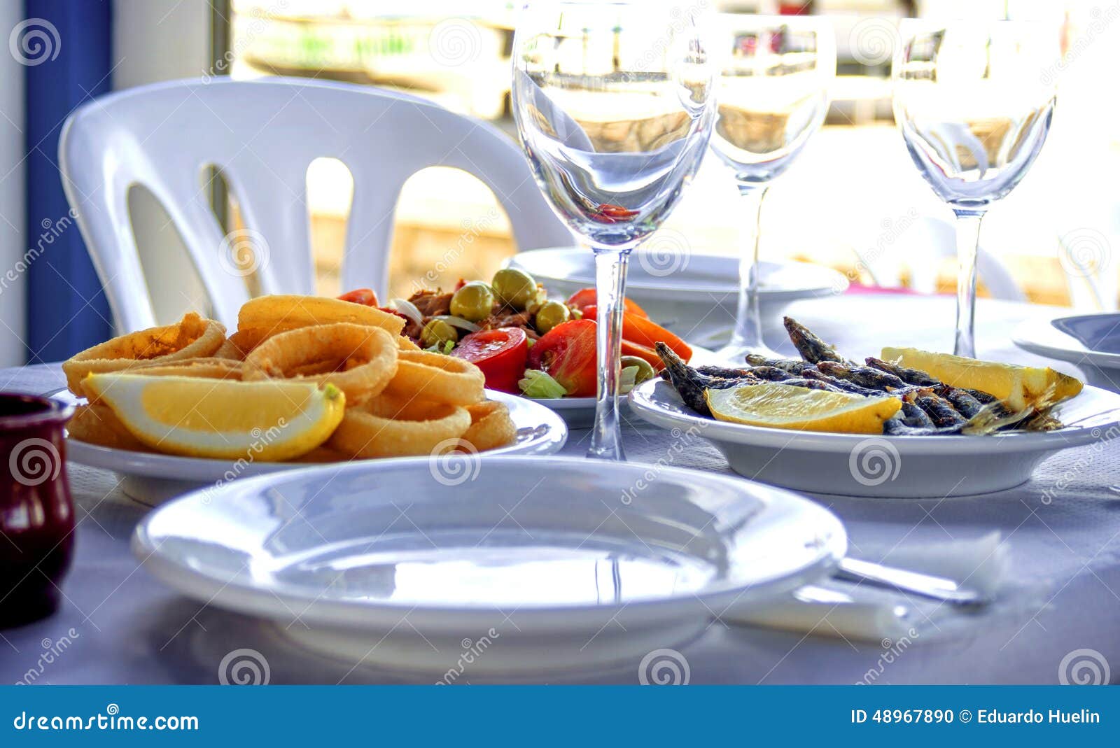 Comida Andaluz Típica En Verano Foto de archivo - Imagen de fuego ...
