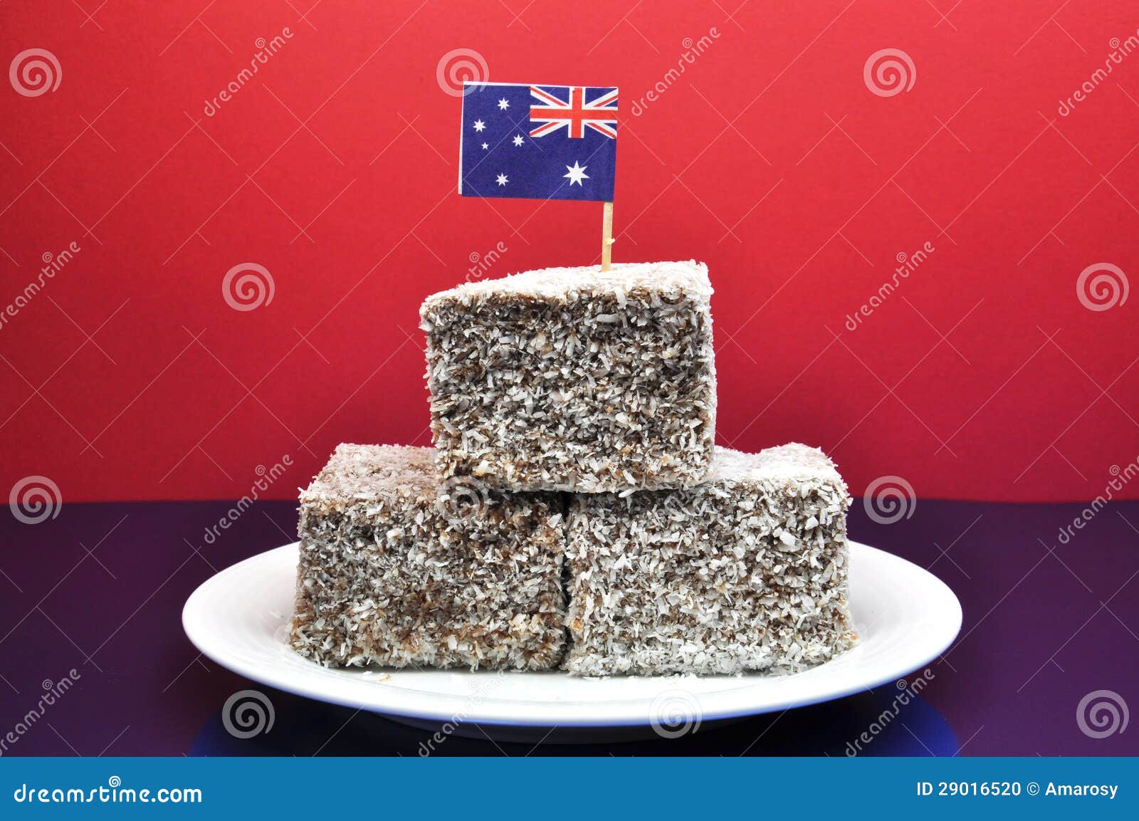 Comida Australiana Tradicional - Lamingtons - Con El Indicador Foto de ...