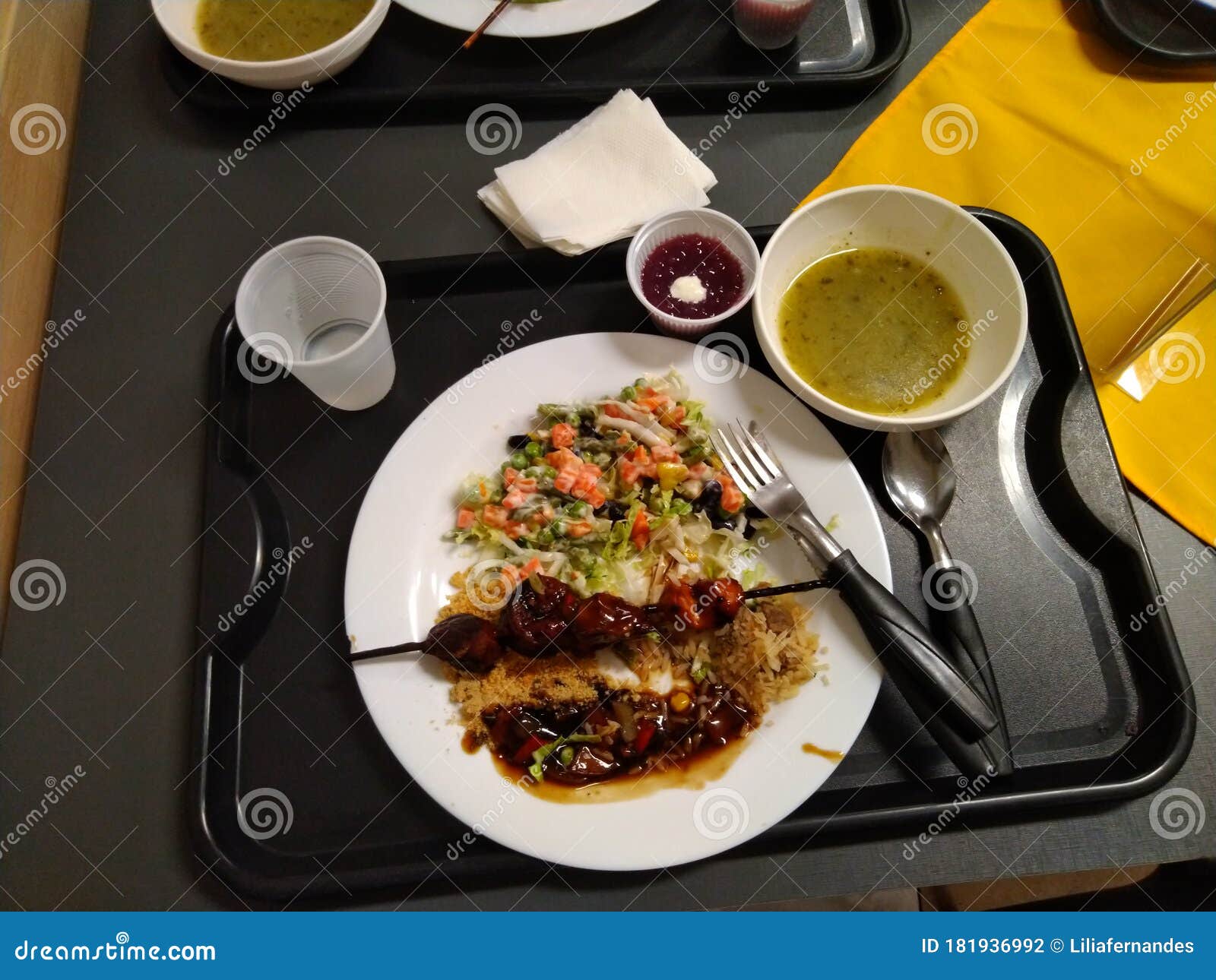 Comida bonita y sabrosa foto de archivo. Imagen de cena - 181936992