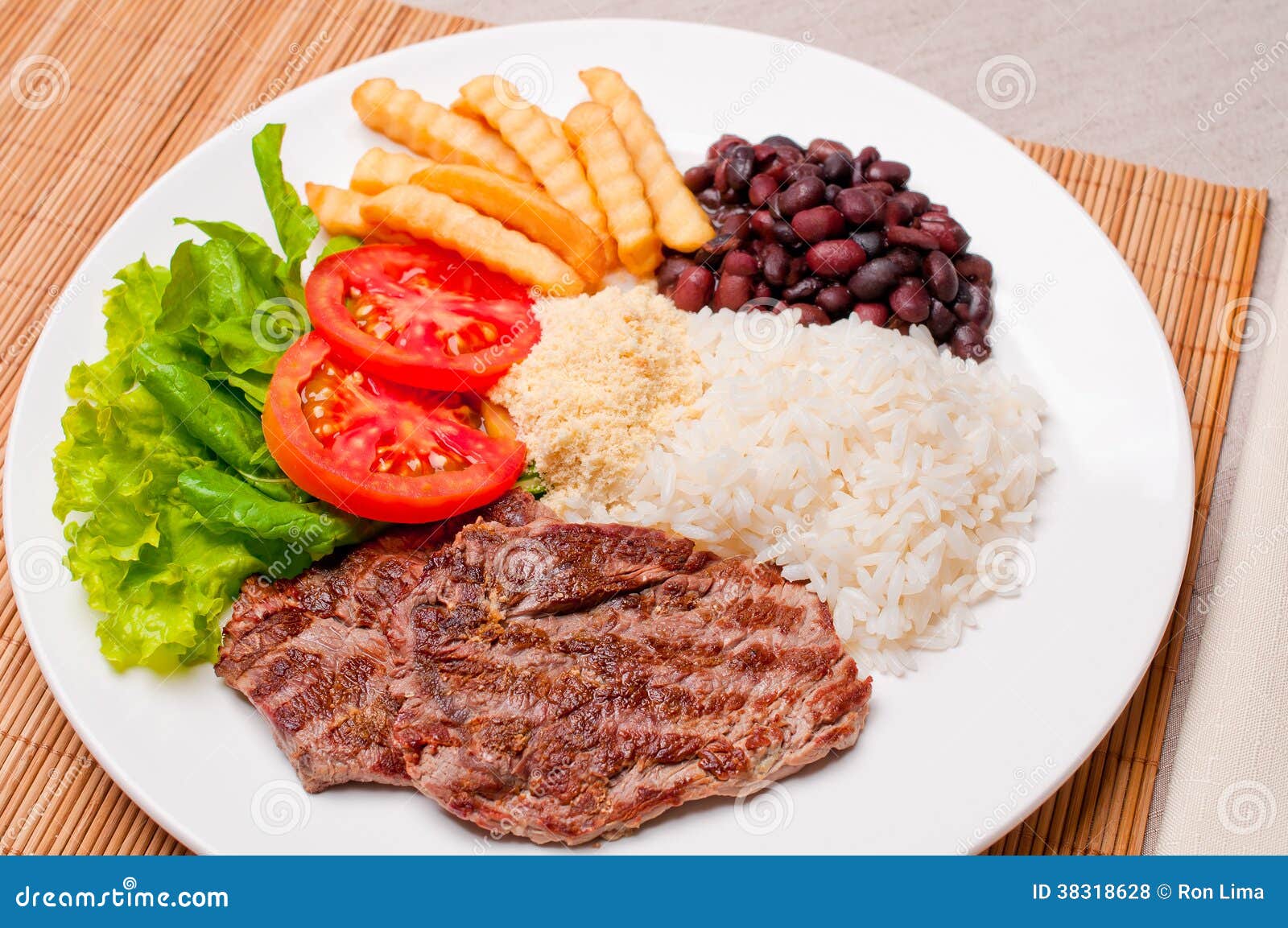 Comida Brasileña Tradicional Foto de archivo - Imagen de plato, frito ...