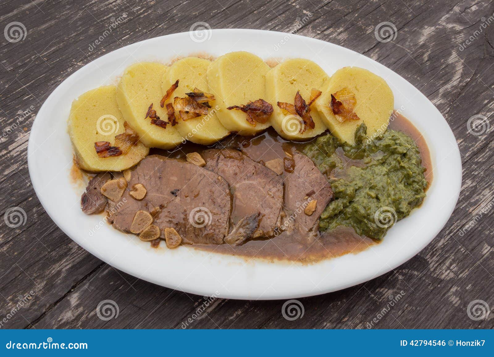 Comida Checa O Alemana (cocina) Foto de archivo - Imagen de plato ...