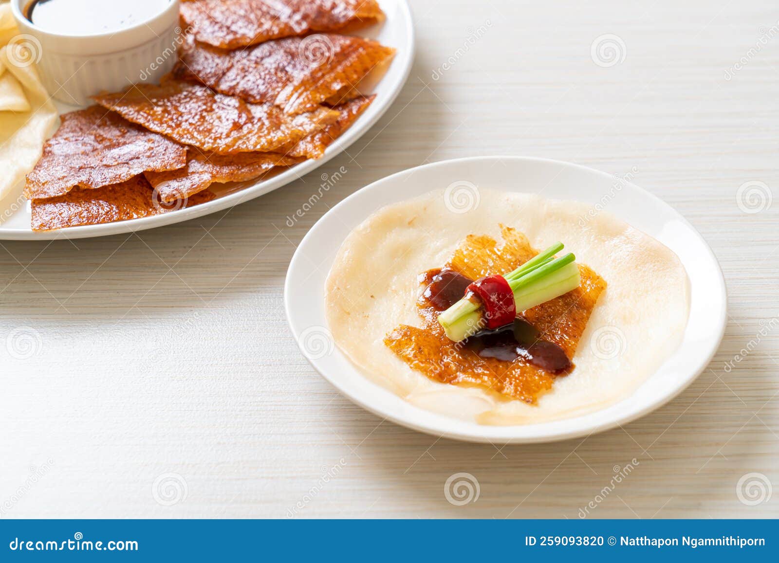 Comida China Con Pato De Pekinesa Foto de archivo - Imagen de rebanado ...
