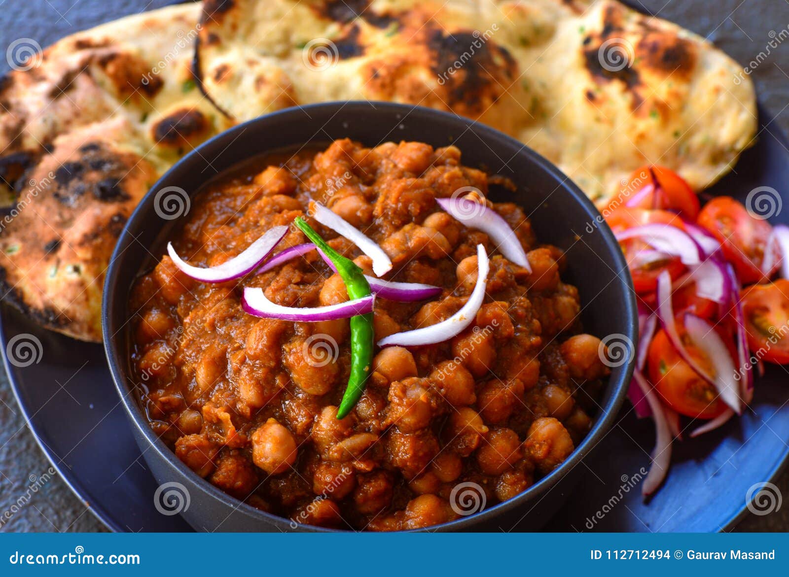 Comida-Chole Del Punjabi Y Roti Indios Del Tandoori Foto de archivo ...