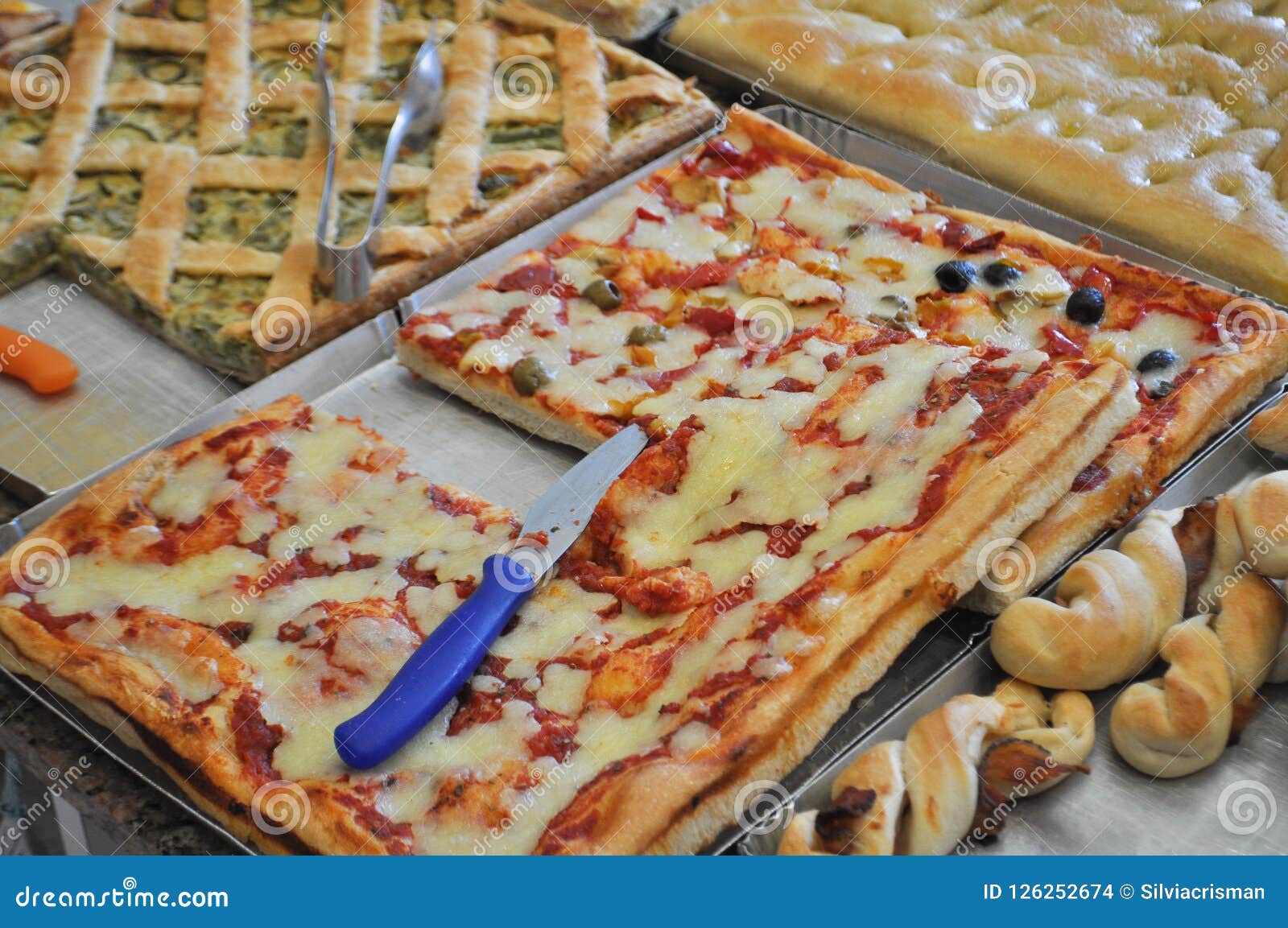 Comida cocida pizza foto de archivo. Imagen de alimento - 126252674