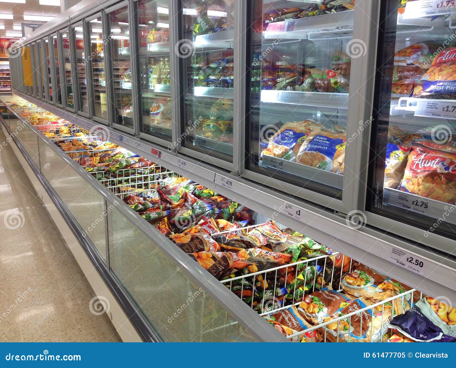 Comida Congelada En Congeladores Del Supermercado Imagen editorial ...