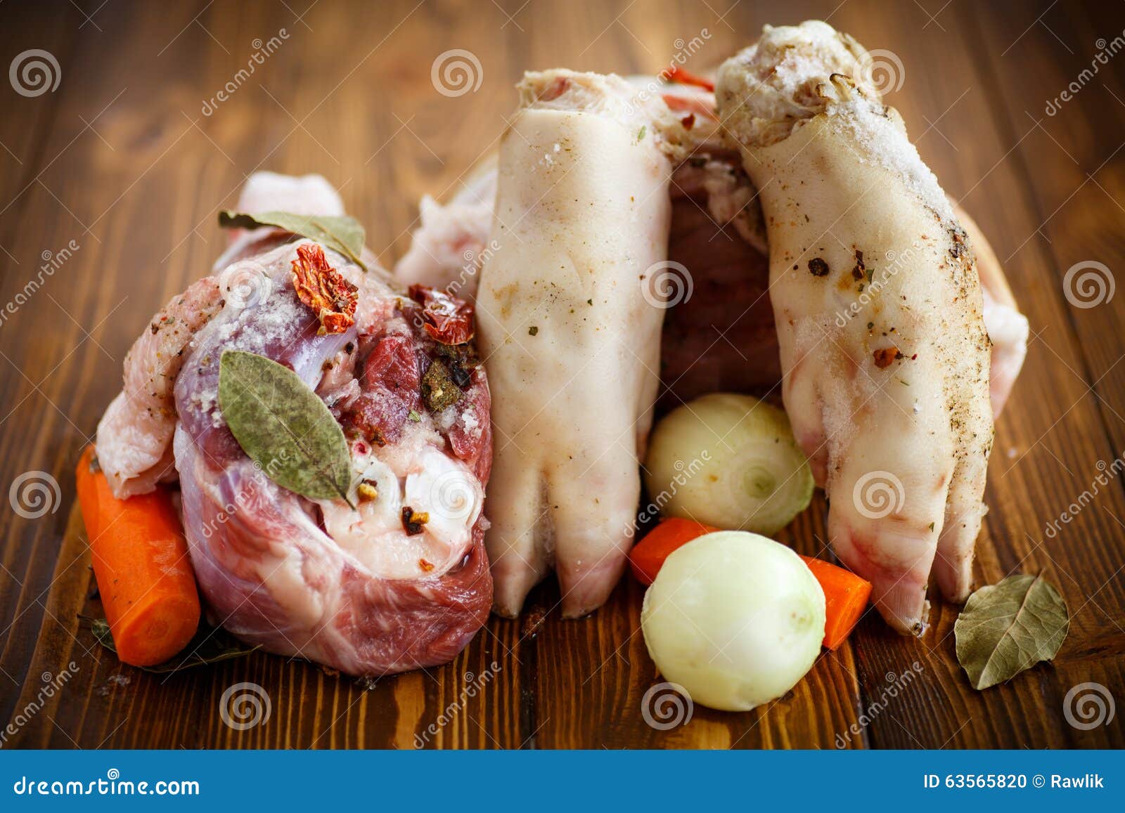 Comida Cruda Para Cocinar El áspide De La Carne Foto de archivo ...