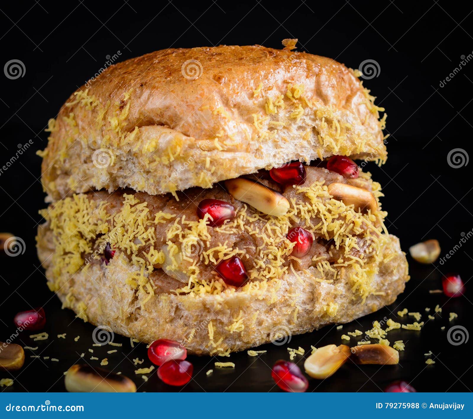 Comida Dabeli De La Calle Del Gujarati Foto de archivo - Imagen de ...