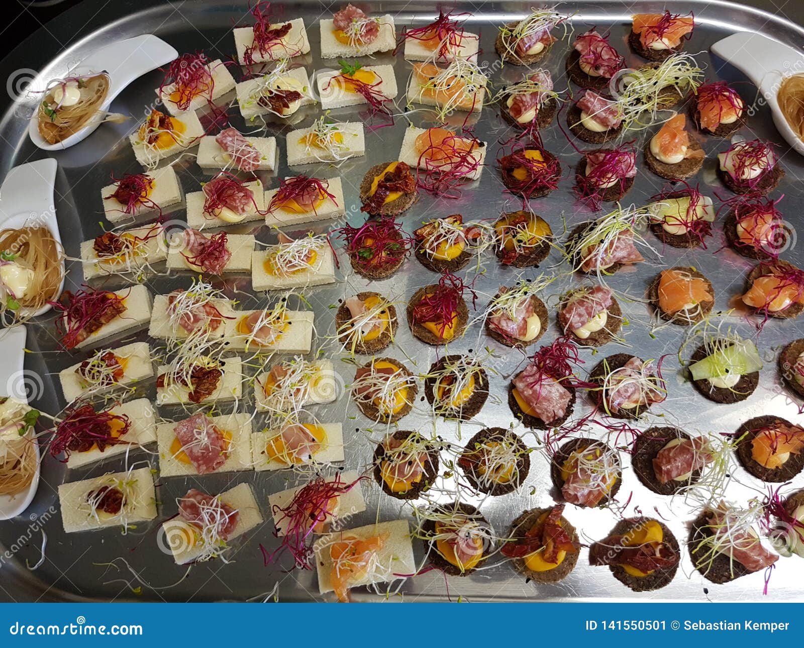 Comida de cena fina imagen de archivo. Imagen de delicioso - 141550501