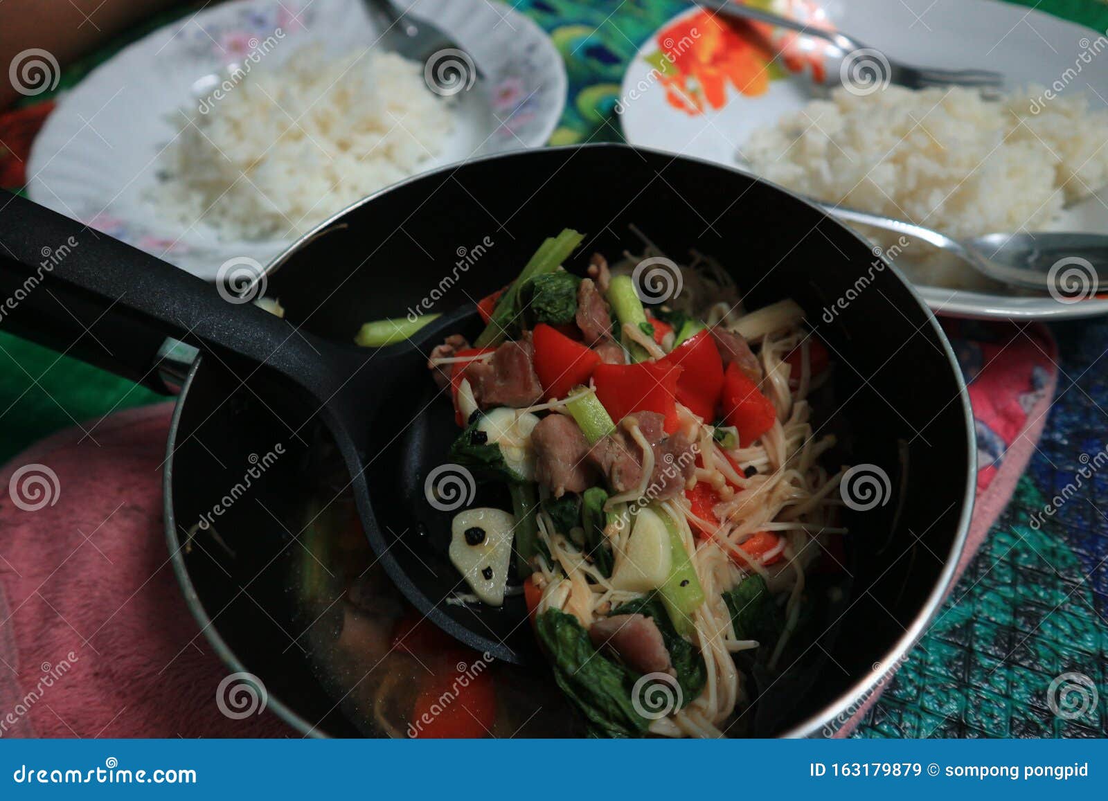 Comida De Color Rojo Verde Blanco Delicioso Imagen de archivo - Imagen ...