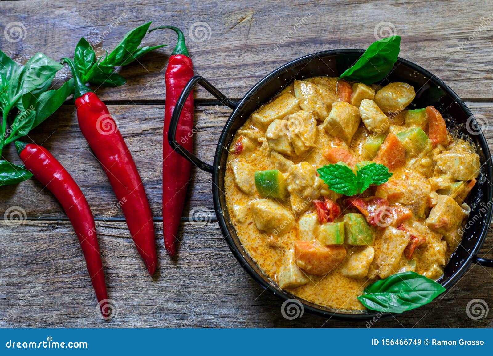 Comida de curry india imagen de archivo. Imagen de verde - 156466749