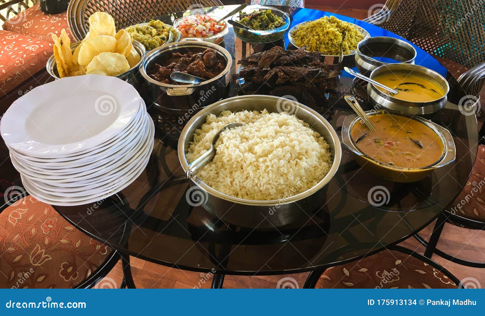 Comida De Estilo Kerala Servida En La Mesa Foto de archivo - Imagen de ...