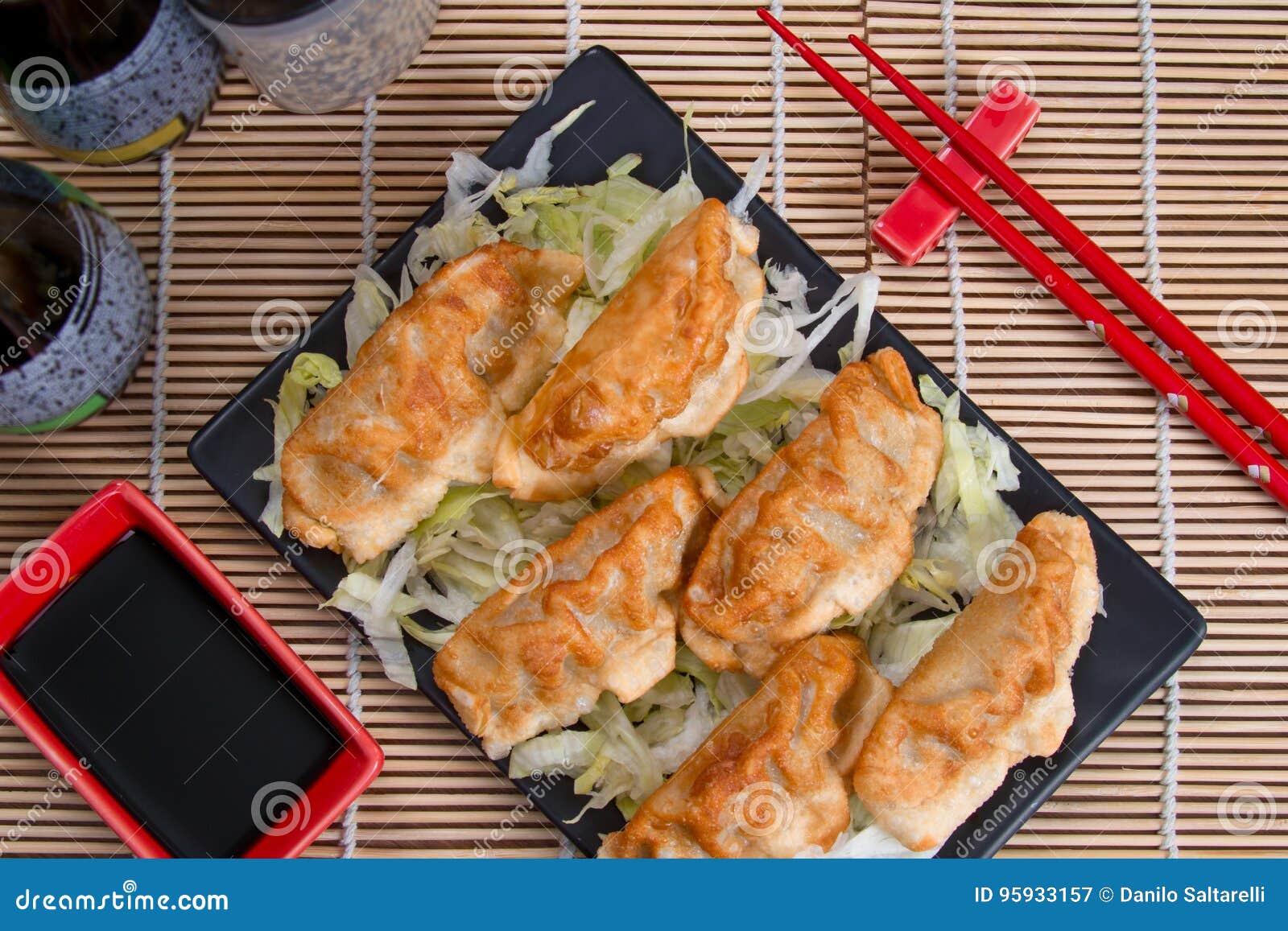 Comida De Guioza Jiaozi Japón Imagen de archivo - Imagen de salsa ...