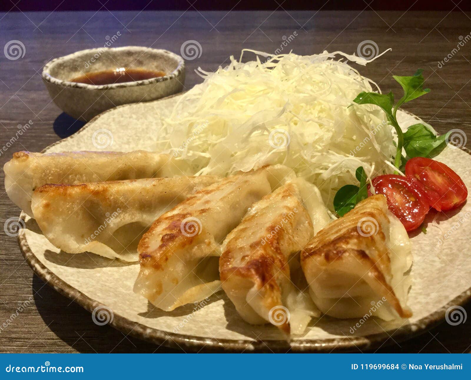 Comida De Gyoza Cocina Japonesa Foto de archivo - Imagen de hervido ...