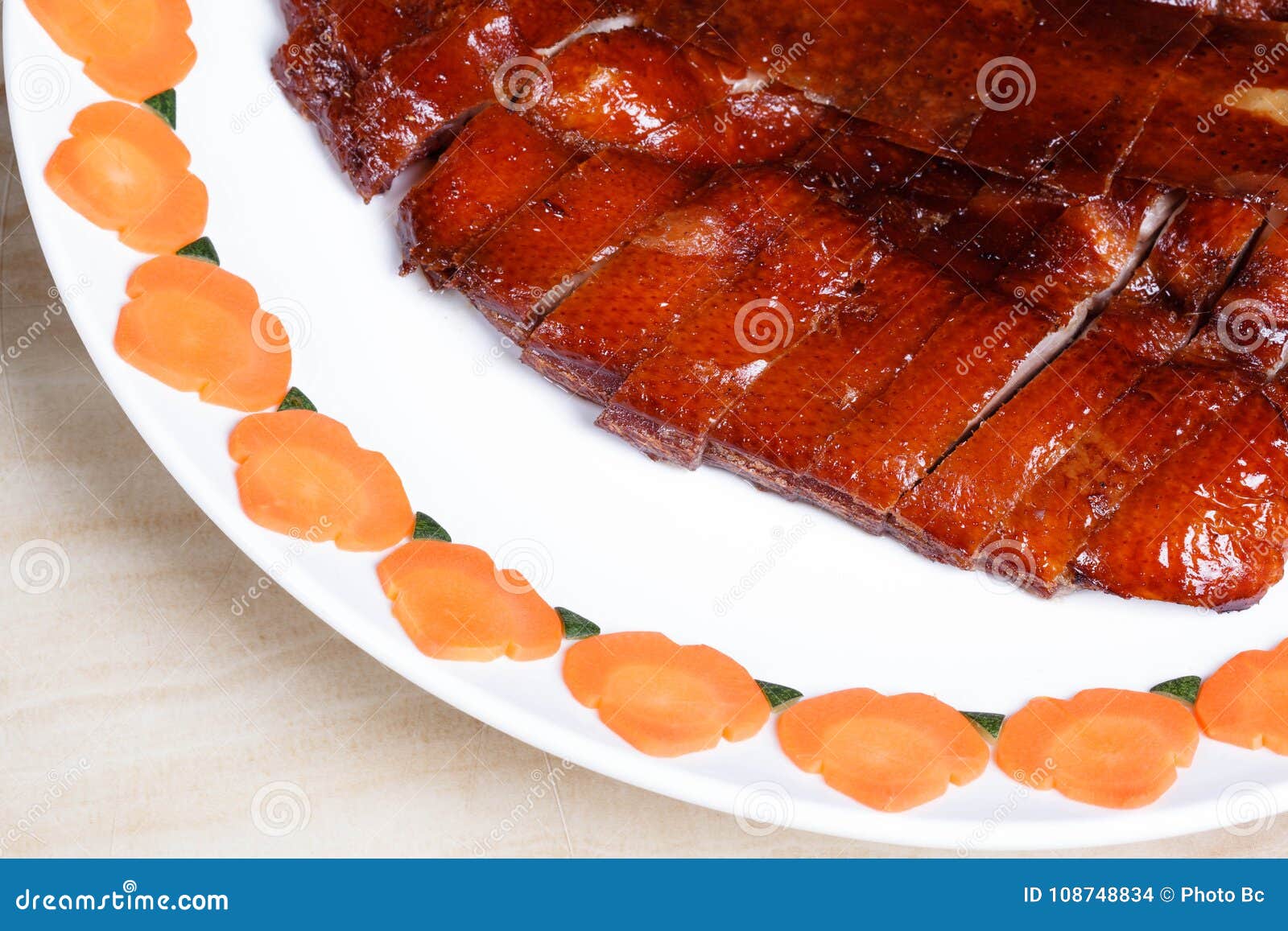 Comida del pato foto de archivo. Imagen de carne, comida - 108748834