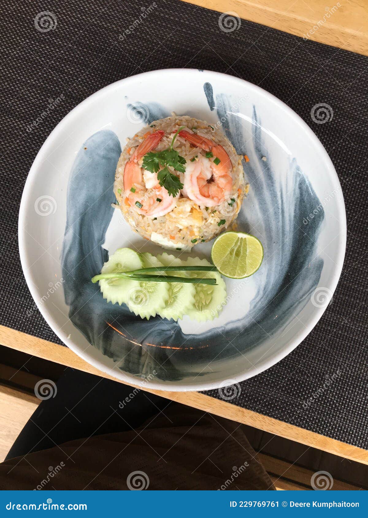 Comida En Plato Picado Chill Imagen de archivo - Imagen de plato ...